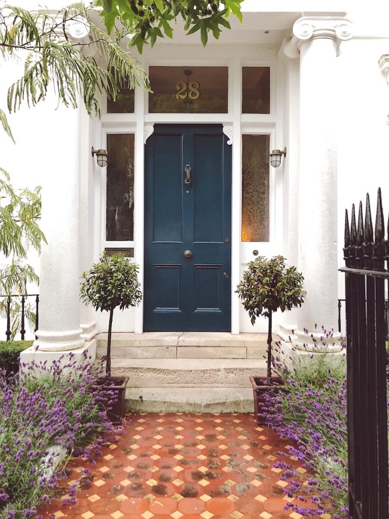 A Hidden Walk Around Seven Dials in Brighton - Self-guided with a map