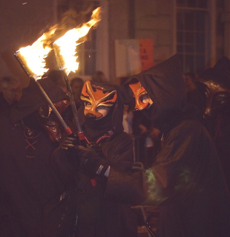 An Insider's Guide to Surviving Lewes Bonfire Night - Ellie & Co